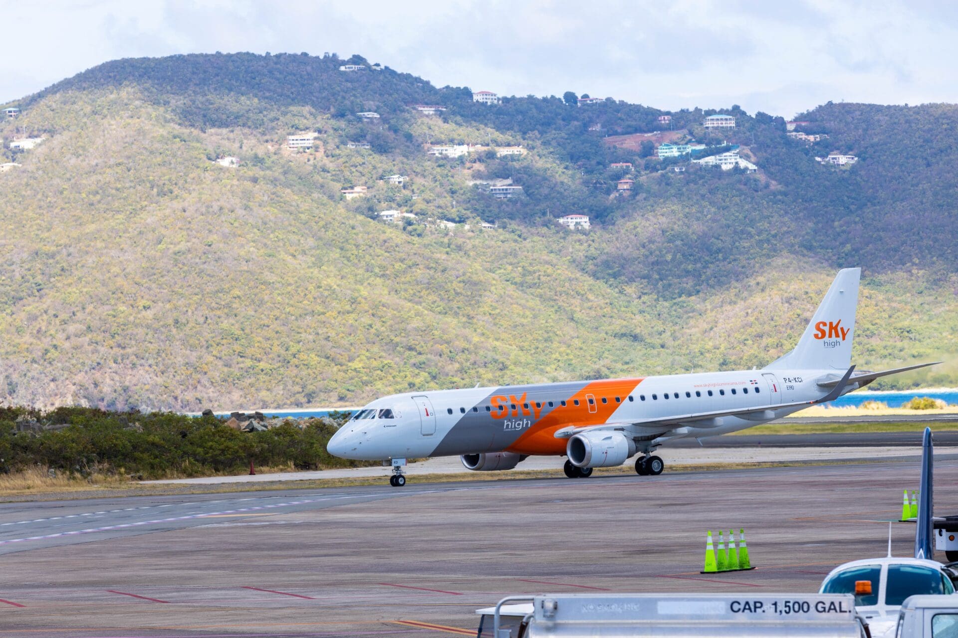 Officials Welcome Sky High Dominicana’s Inaugural Flight to St. Thomas ...